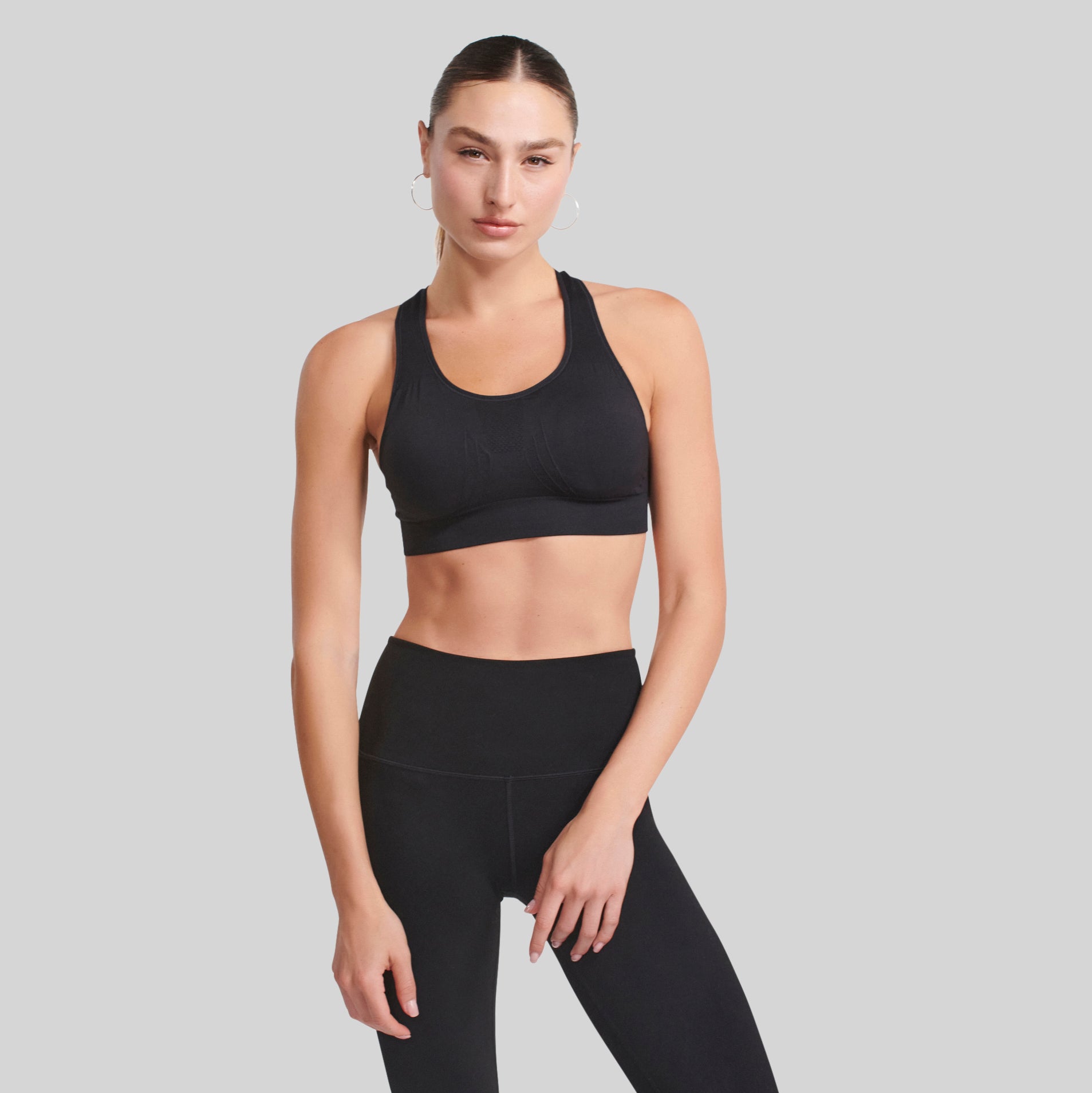 The Seamless Sports Bra (Sewn In Pads) – Underoutfit
